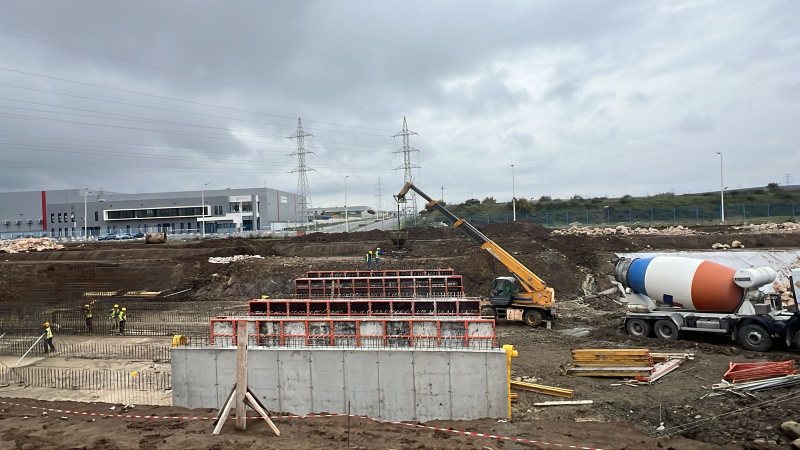 Travaux De Construction Du Canal Et Ouvrages Sur Oued Hneid – Lot N°6 ...